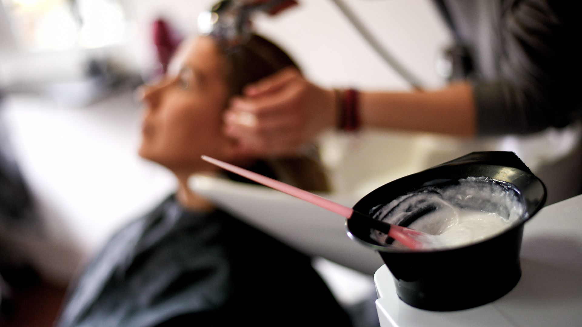 Skin sensitivity from chemical dyes - HairdressingNews.com
